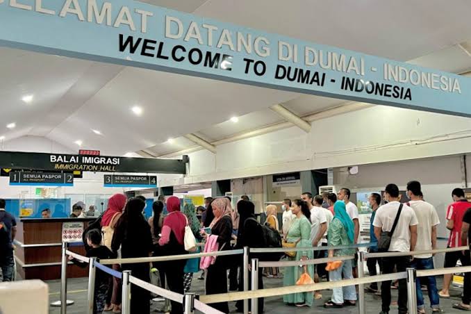 Malaysia Deportasi 68 PMI Lewat Pelabuhan Dumai, Sebagian Sudah Jalani ...