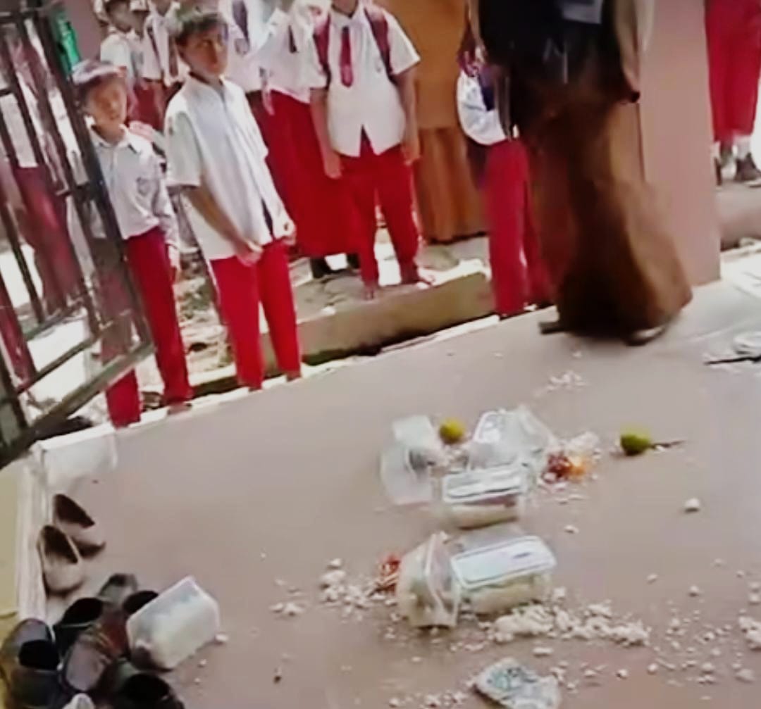 Viral! Guru SD di Kampar Banting Makanan Siang Gratis ke Lantai, Ini ...